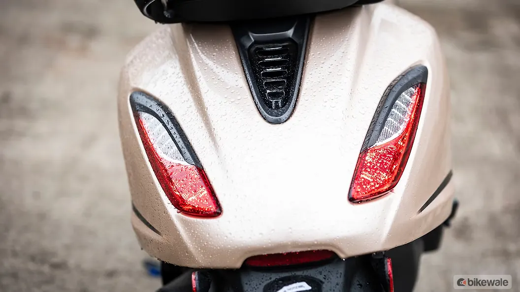 Bajaj Chetak Head Light Image – BikeWale