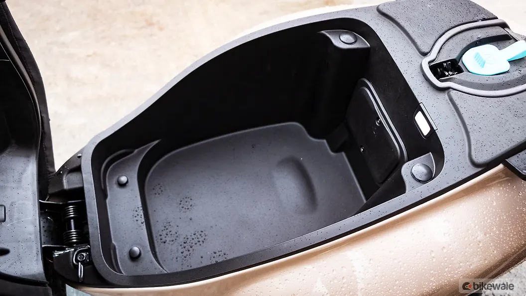 Bajaj Chetak [2020-2024] Underseat Storage Light/Boot Light Image ...