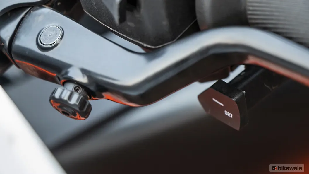 KTM 390 Adventure Clutch Lever Adjuster Image – BikeWale