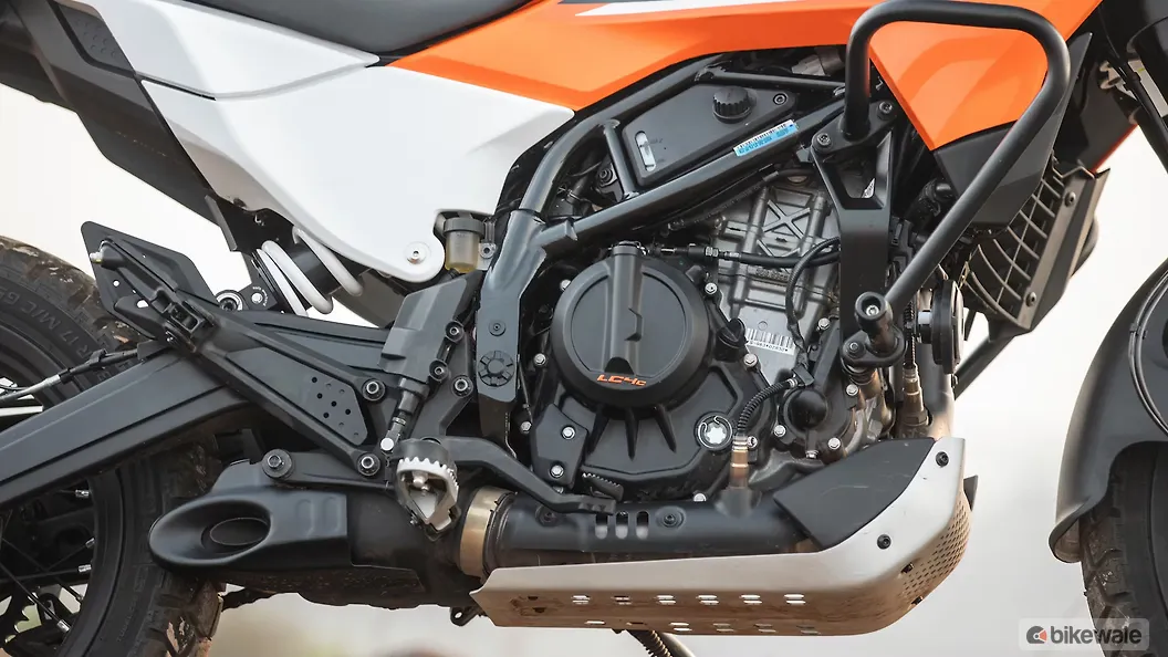 KTM 390 Adventure Engine Oil Level Indicator Image – BikeWale