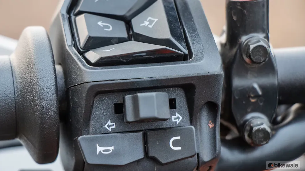 KTM 390 Adventure High Beam Low Beam Switch Image – BikeWale