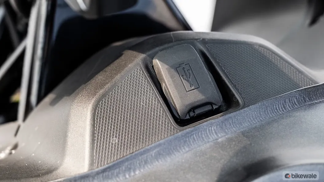 Hero Mavrick 440 Rear Turn Indicators Image – BikeWale