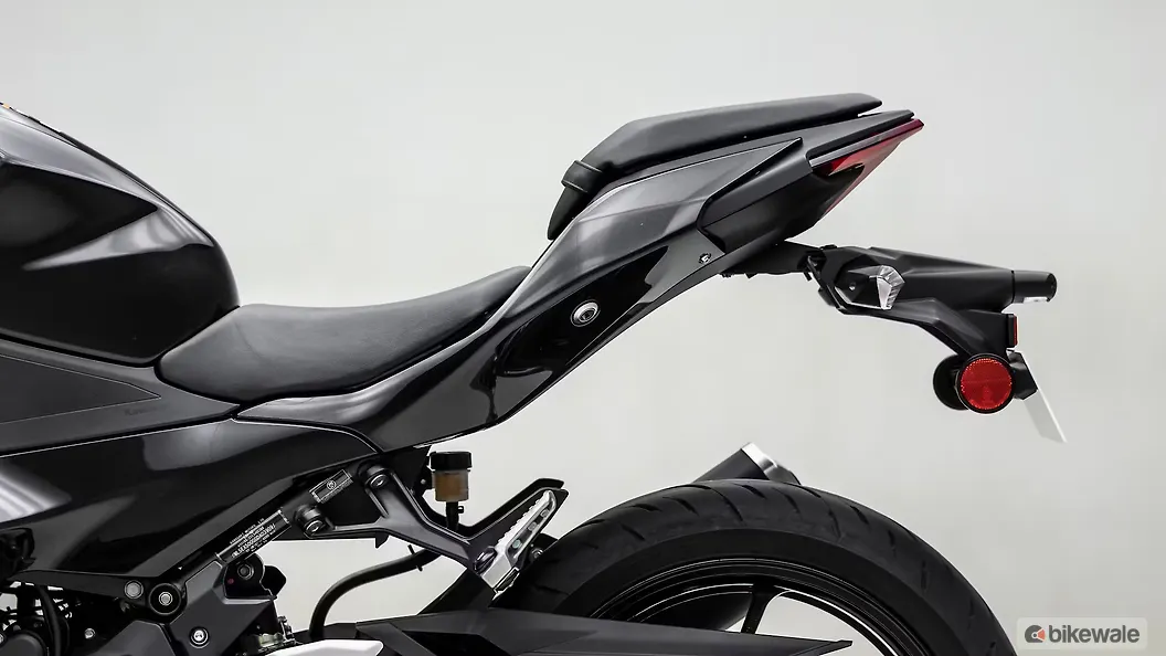 Kawasaki Ninja 500 [2024-2025] Seat Image – BikeWale