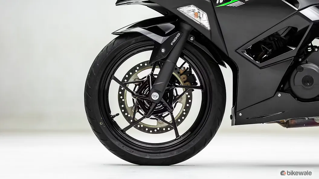 Kawasaki Ninja 500 [2024-2025] Front Alloy Wheel Image – BikeWale