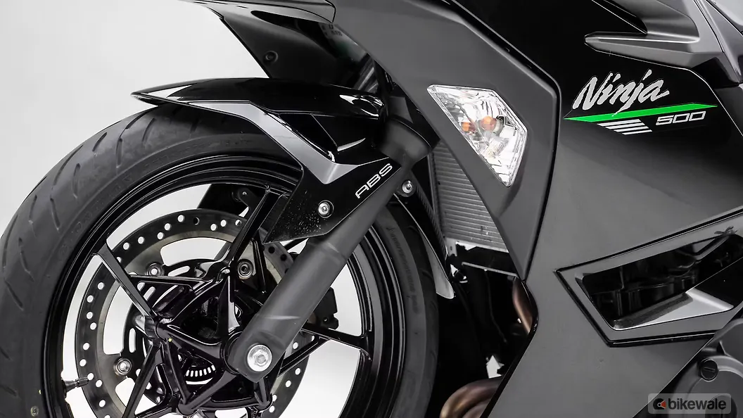 Kawasaki Ninja 500 [2024-2025] Front Alloy Wheel Image – BikeWale