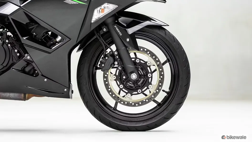 Kawasaki Ninja 500 [2024-2025] Front Alloy Wheel Image – BikeWale