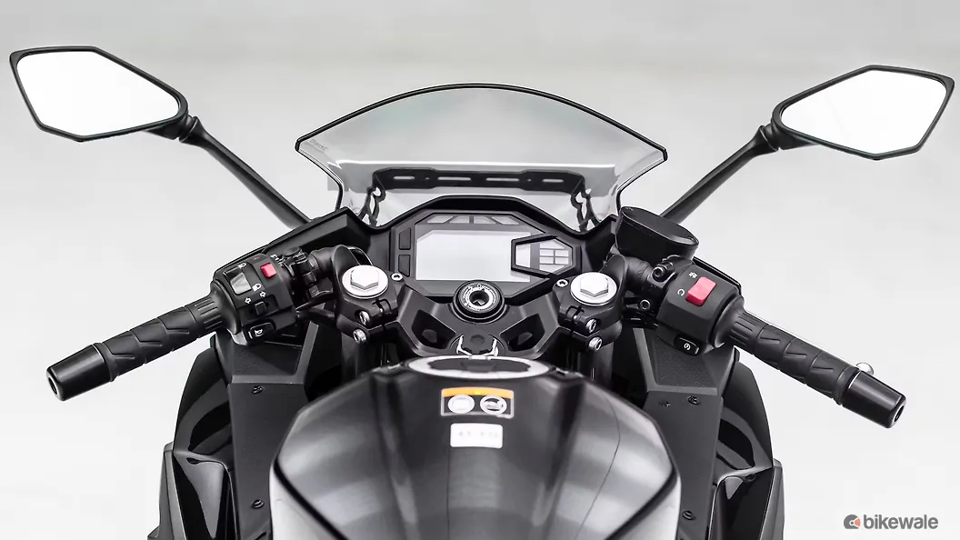 Kawasaki Ninja 500 [2024-2025] Handle Bar Image – BikeWale