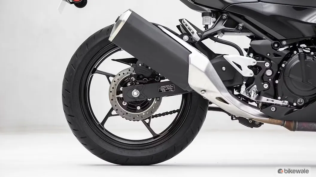 Kawasaki Ninja 500 [2024-2025] Rear Alloy Wheel Image – BikeWale