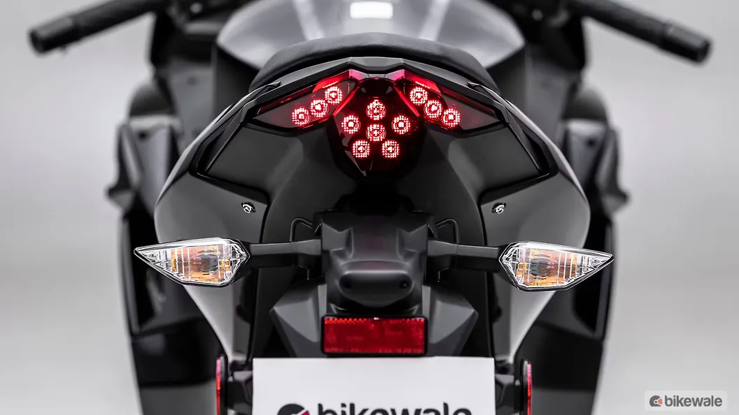 Kawasaki Ninja 500 [2024-2025] Rear Reflex Reflector Image – BikeWale