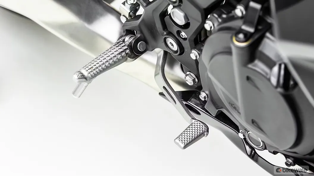 Kawasaki Ninja 500 Rider Footpeg Image – BikeWale
