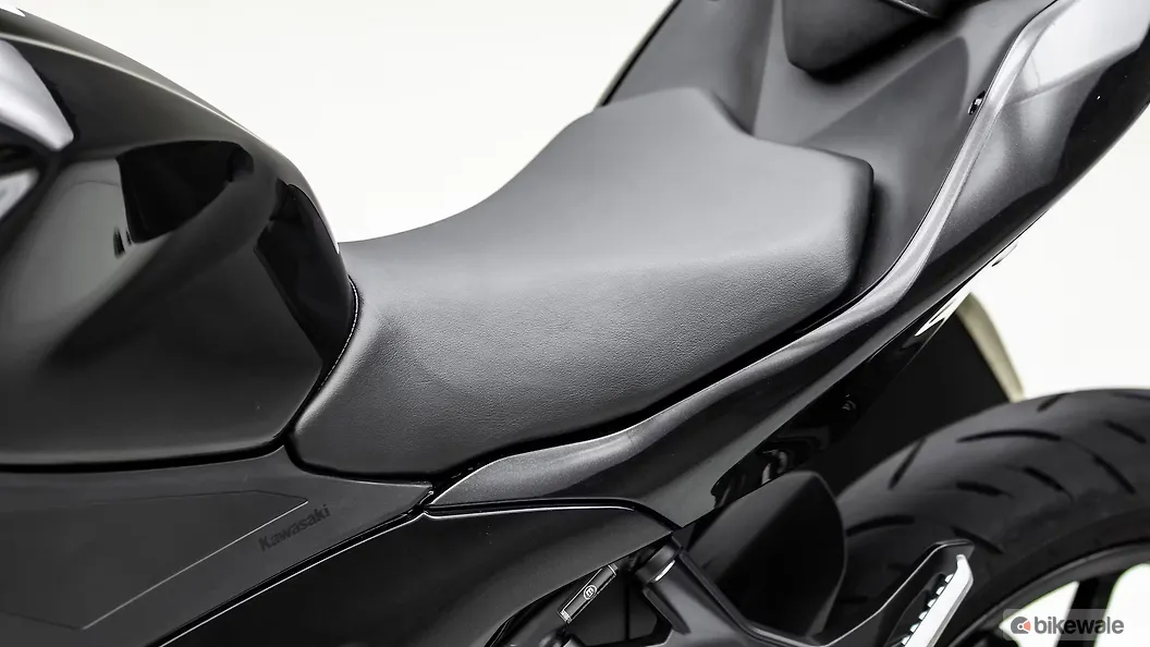 Kawasaki Ninja 500 [2024-2025] Seat Image – BikeWale