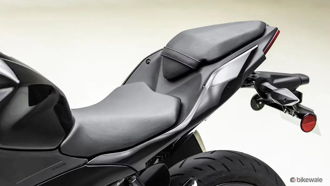 Kawasaki Ninja 500 Rear Turn Indicators Image – BikeWale