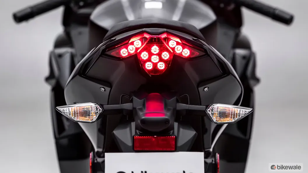 Kawasaki Ninja 500 [2024-2025] Right Side View Image – BikeWale