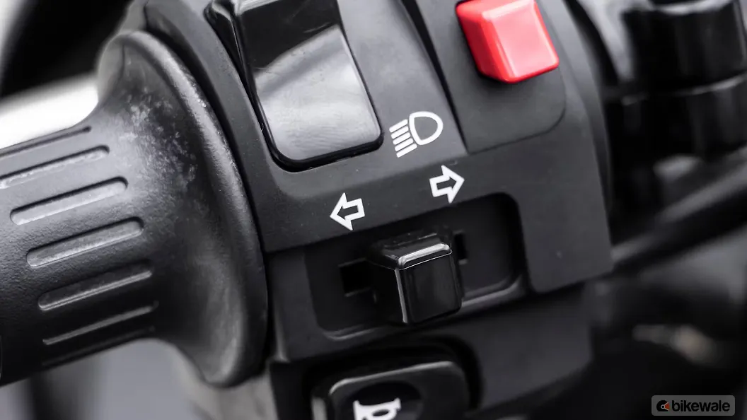 Kawasaki Ninja 500 [2024-2025] Ignition Switch Image – BikeWale