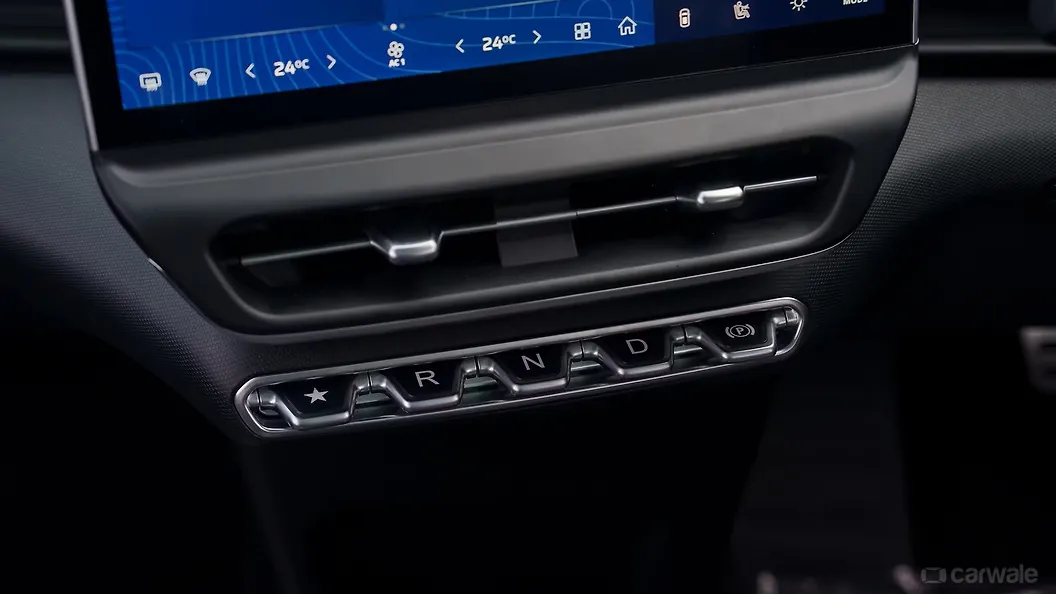 VF 6 Front Centre Air Vents Image, VF 6 Photos in India - CarWale