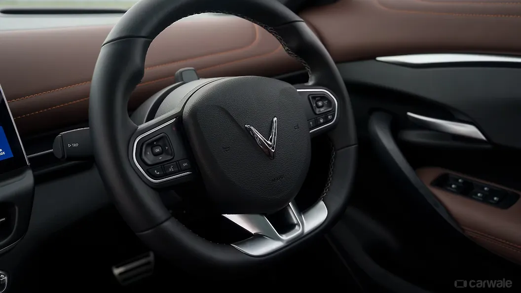 VF 6 Horn Boss Image, VF 6 Photos in India - CarWale