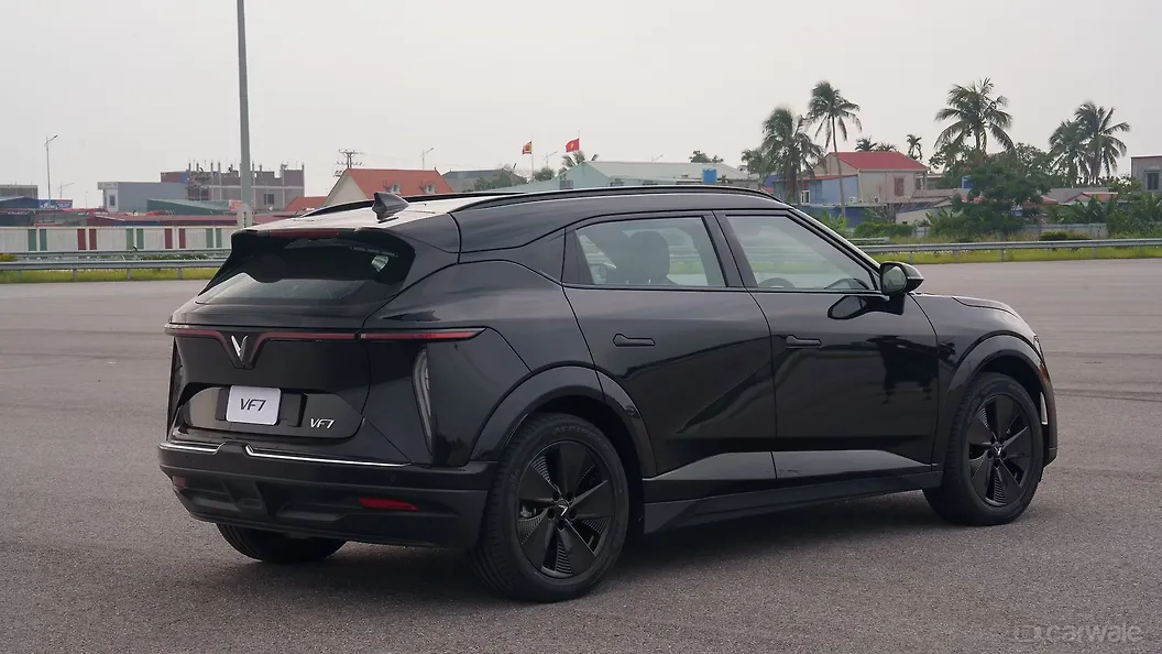 VF 7 Side Glass Housing Image, VF 7 Photos in India - CarWale