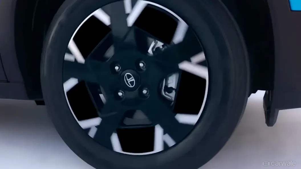 Punch Facelift Front View Image, Punch Facelift Photos in India - CarWale