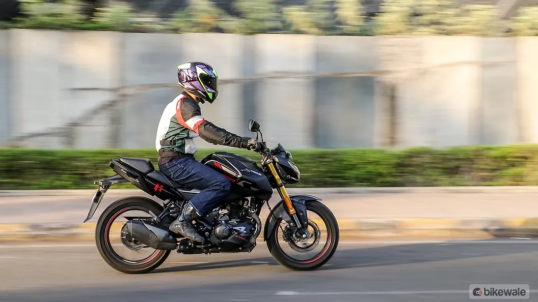 Hero Xtreme 160R 4V Right Front Three Quarter Image – BikeWale