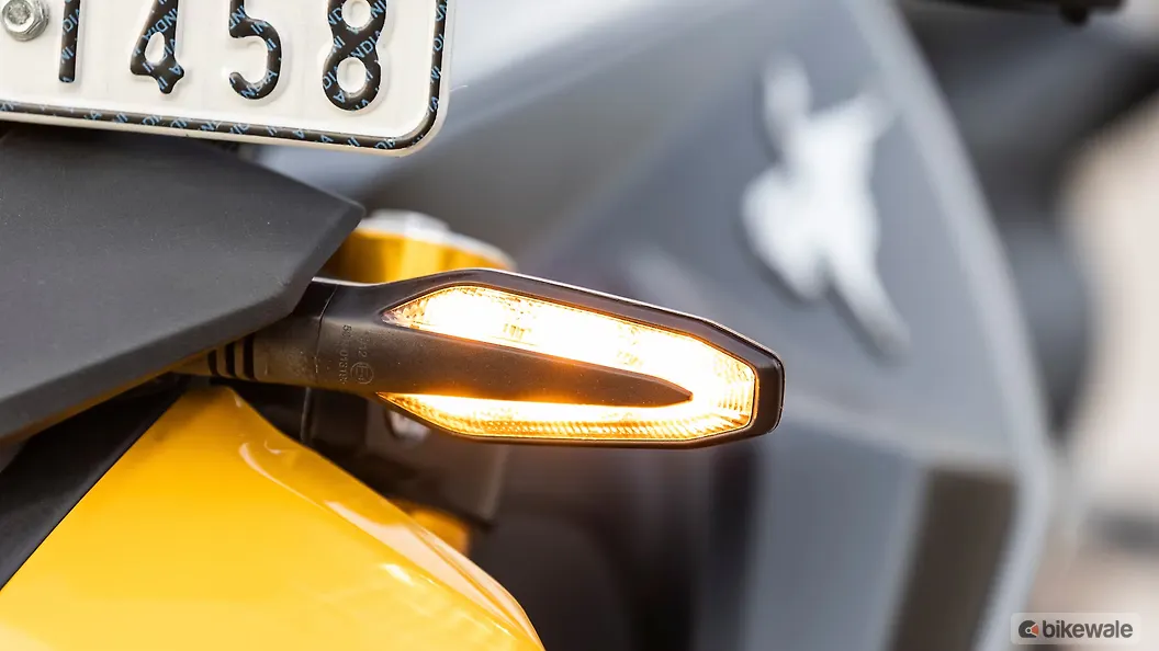 TVS Apache RTR 310 [2023-2024] Front Turn Indicators Image – BikeWale