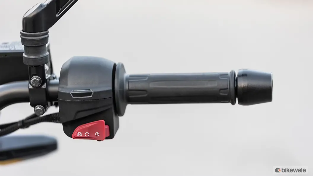 TVS Apache RTR 310 Left Side Multifunction Switchgear Image – BikeWale