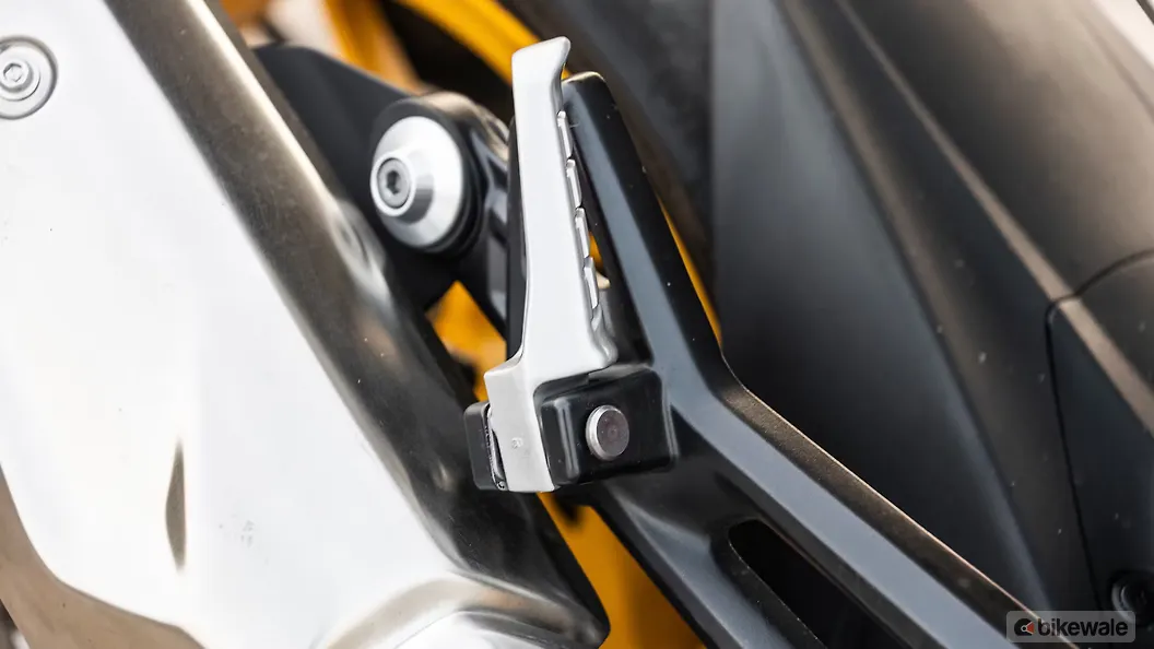 TVS Apache RTR 310 [2023-2024] Pillion Footrest Image – BikeWale