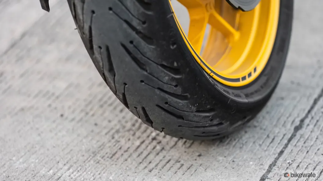 TVS Apache RTR 310 [2023-2024] Rear Suspension Spring Preload Setting Image – BikeWale