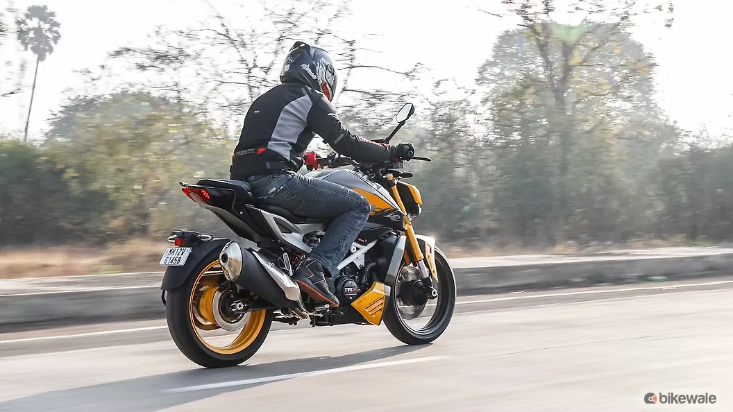 TVS Apache RTR 310 Right Side View Image – BikeWale