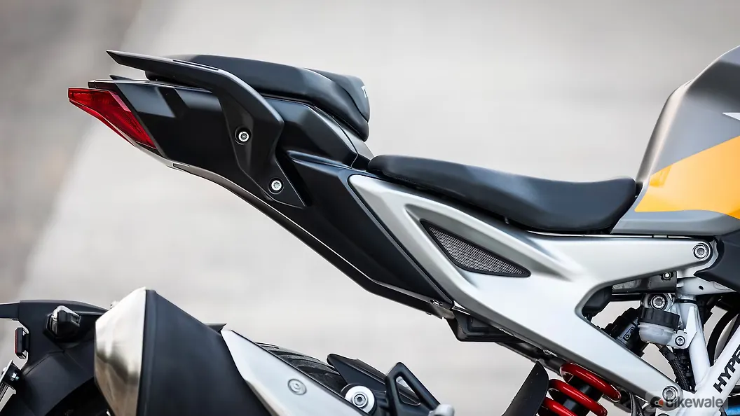 TVS Apache RTR 310 Bike Seat Image – BikeWale