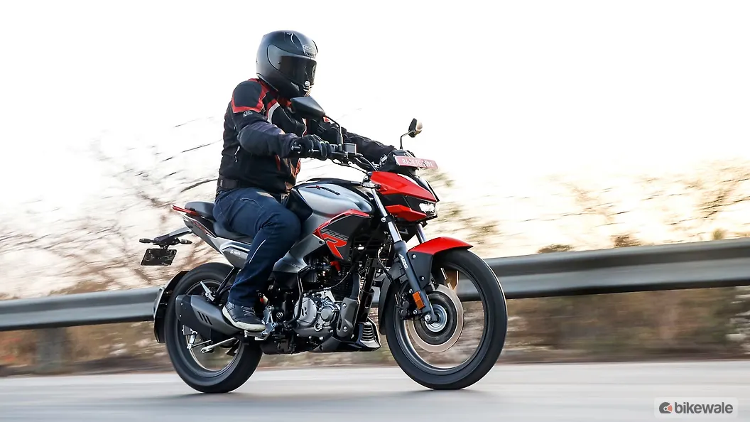 Hero Xtreme 125R Right Front Three Quarter Image – BikeWale