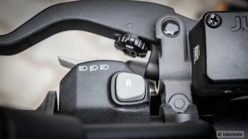 BMW CE 02 Reverse Mode Switch Image – BikeWale