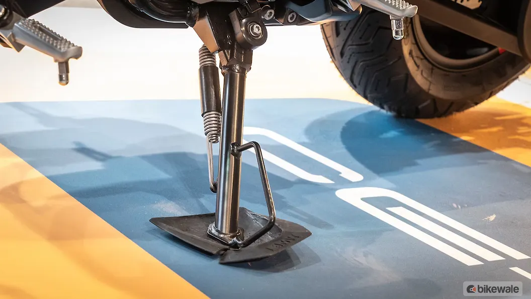 BMW CE 02 Right Side Throttle Grip Image – BikeWale