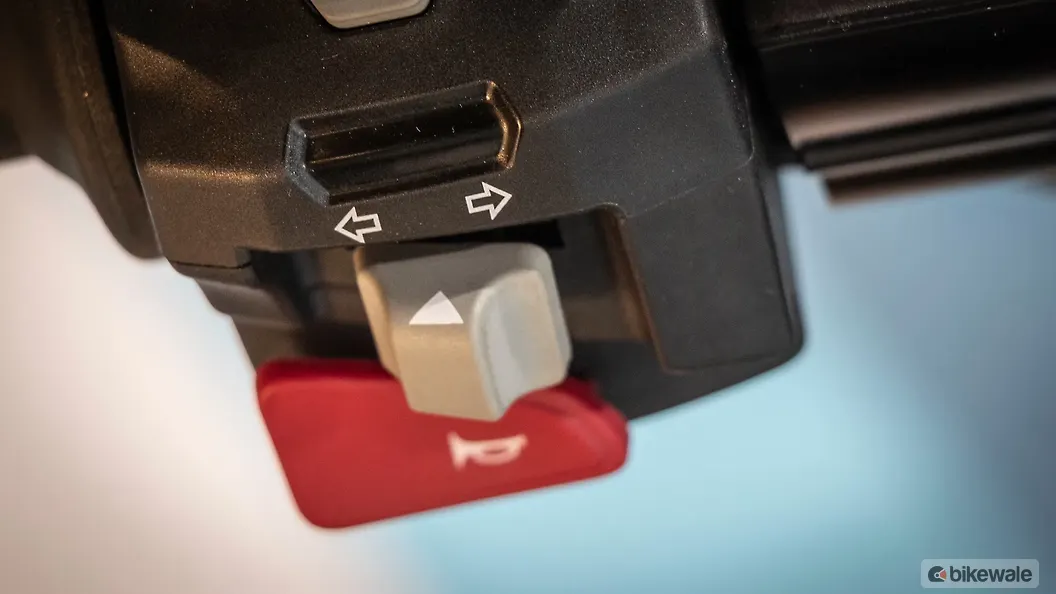 BMW CE 02 Turn Indicators Switch Image – BikeWale