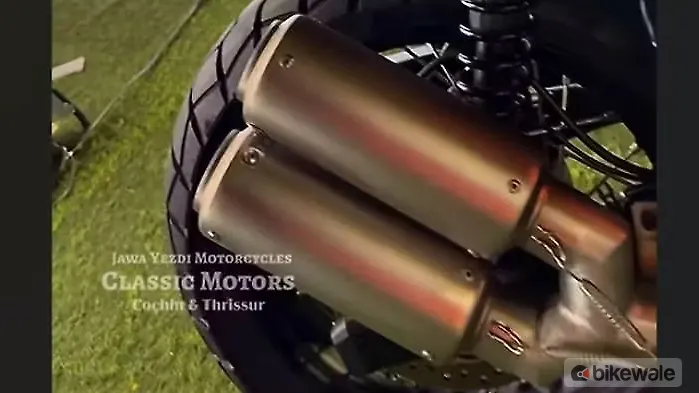 Yezdi Streetfighter Silencer/Muffler Image – BikeWale