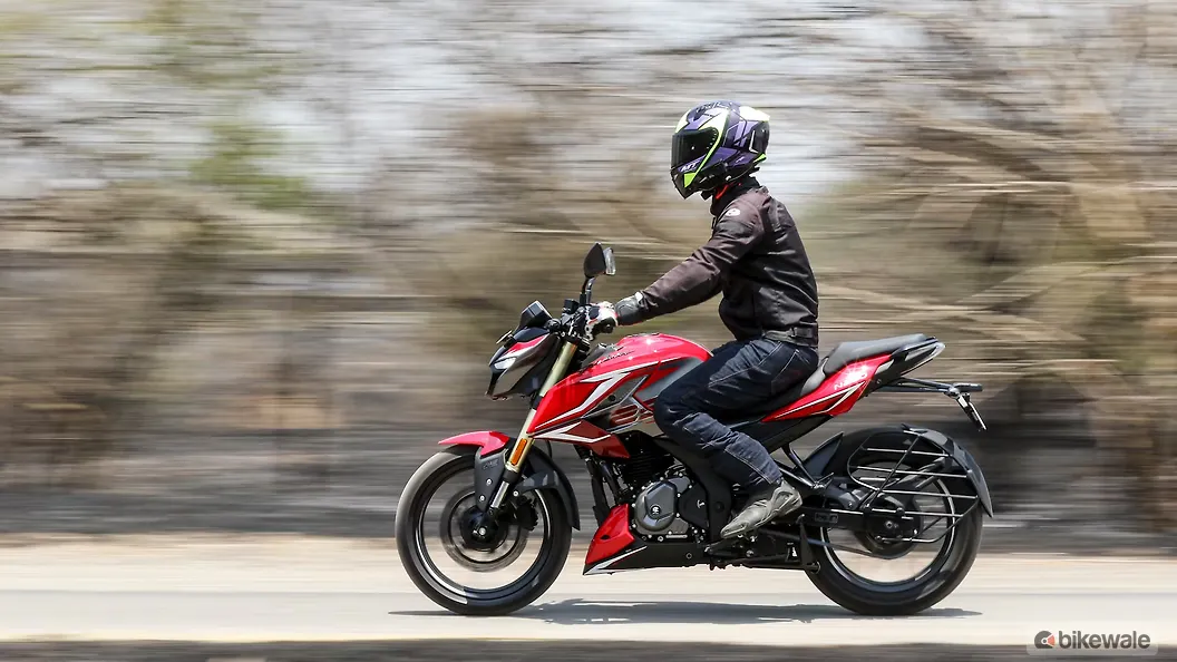 Bajaj Pulsar N250 Left Side View Image – BikeWale