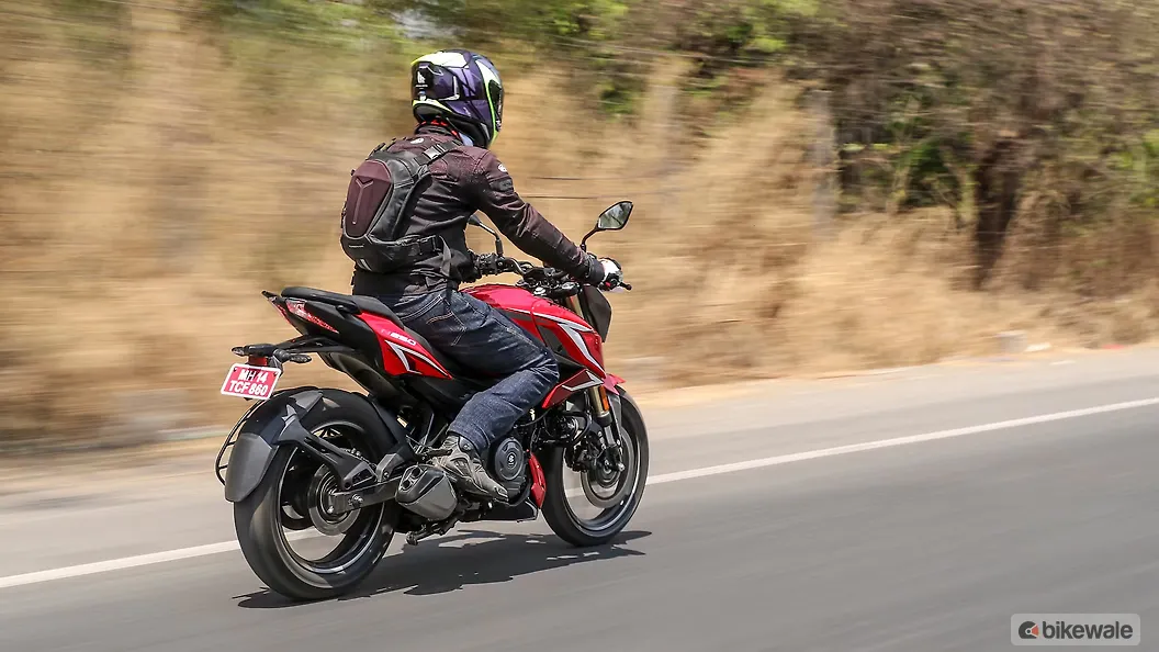 Bajaj Pulsar N250 Rear View Image – BikeWale