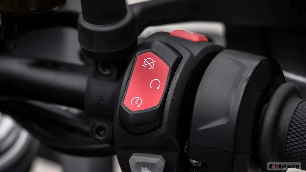 Triumph Tiger 900 Emergency Off Switch/Kill Switch Image – BikeWale