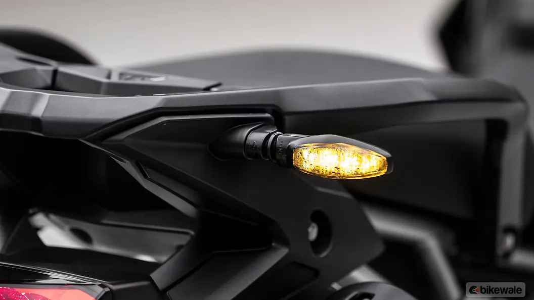 Triumph Tiger 900 Front Turn Indicators Image – BikeWale