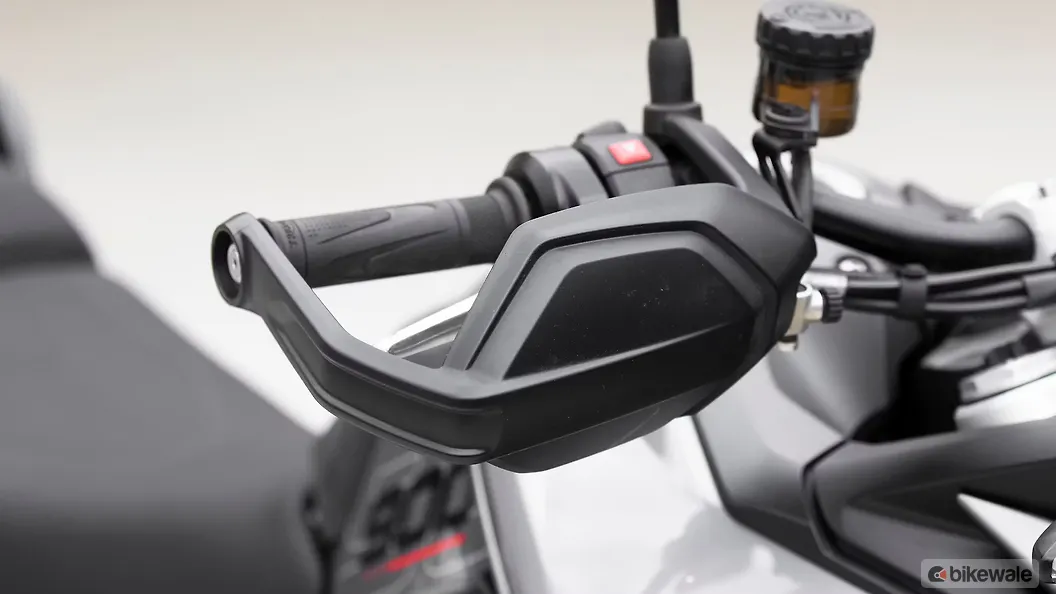 Triumph Tiger 900 Hand Guards Image – BikeWale