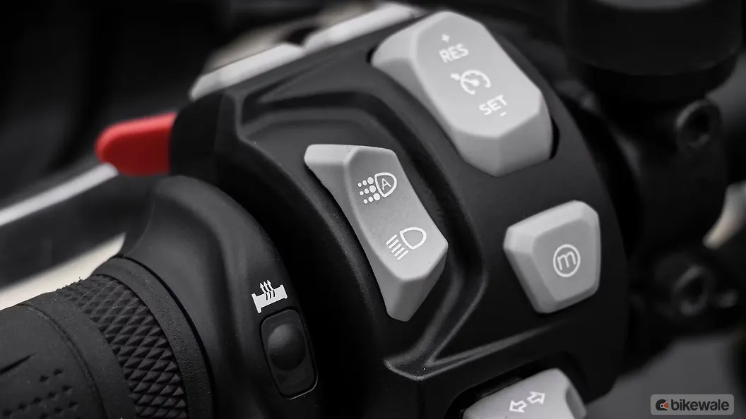 Triumph Tiger 900 Heated Handlebar Grips Switch Image – BikeWale