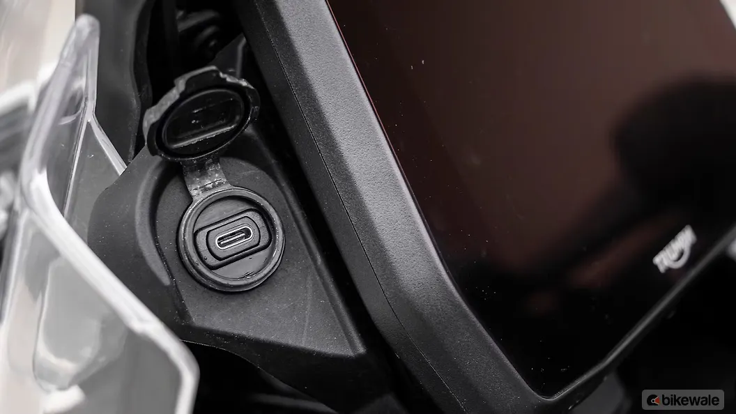 Triumph Tiger 900 Left Side Handlebar Grip Image – BikeWale