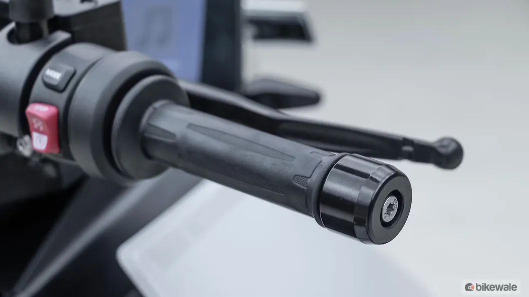 BMW CE 04 Bar End Weight Image – BikeWale