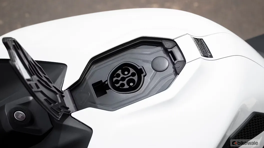 Ultraviolette F77 Mach 2 Electric Bike Charging Input Plug Image – BikeWale