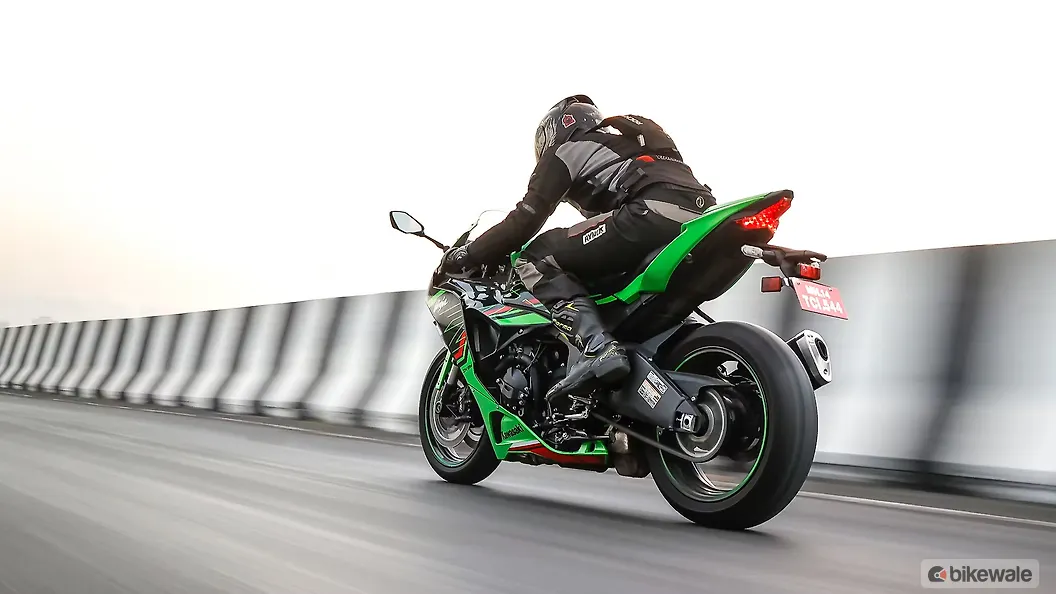 Kawasaki Ninja ZX-6R [2024] Right Front Three Quarter Image – BikeWale