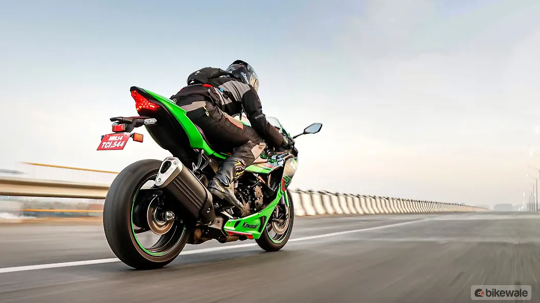 Kawasaki Ninja ZX-6R Right Side View Image – BikeWale