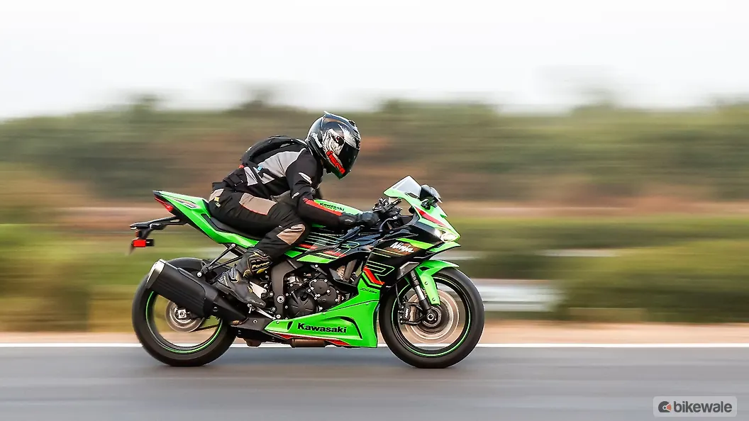 Kawasaki Ninja ZX-6R Right Side View Image – BikeWale