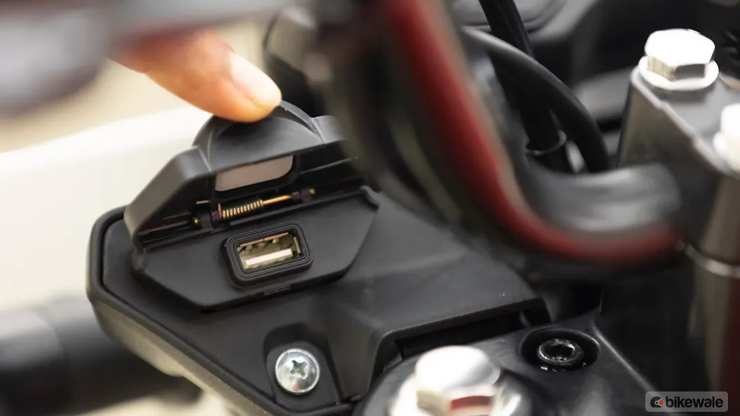 Bajaj Freedom USB Charging Port Image – BikeWale