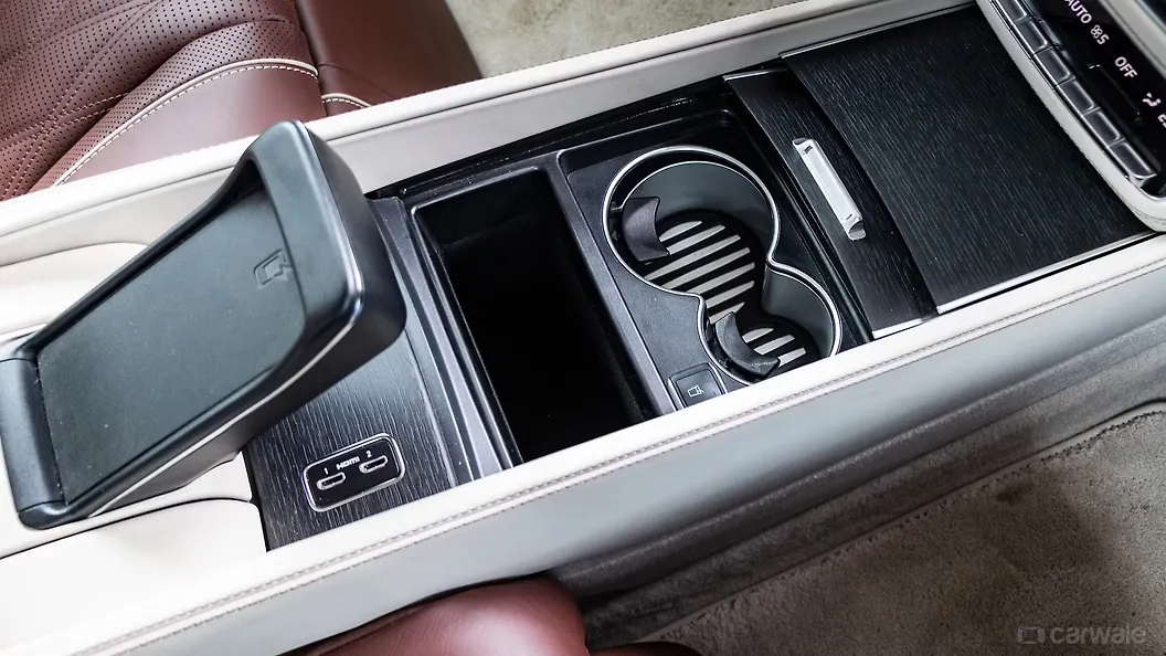 Maybach GLS Cup Holders Image, Maybach GLS Photos in India - CarWale