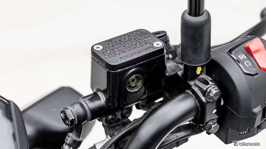 Bajaj Pulsar N125 Handlebar Clamp Image – BikeWale