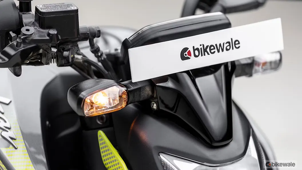 Bajaj Pulsar N125 Front Turn Indicators Image – BikeWale